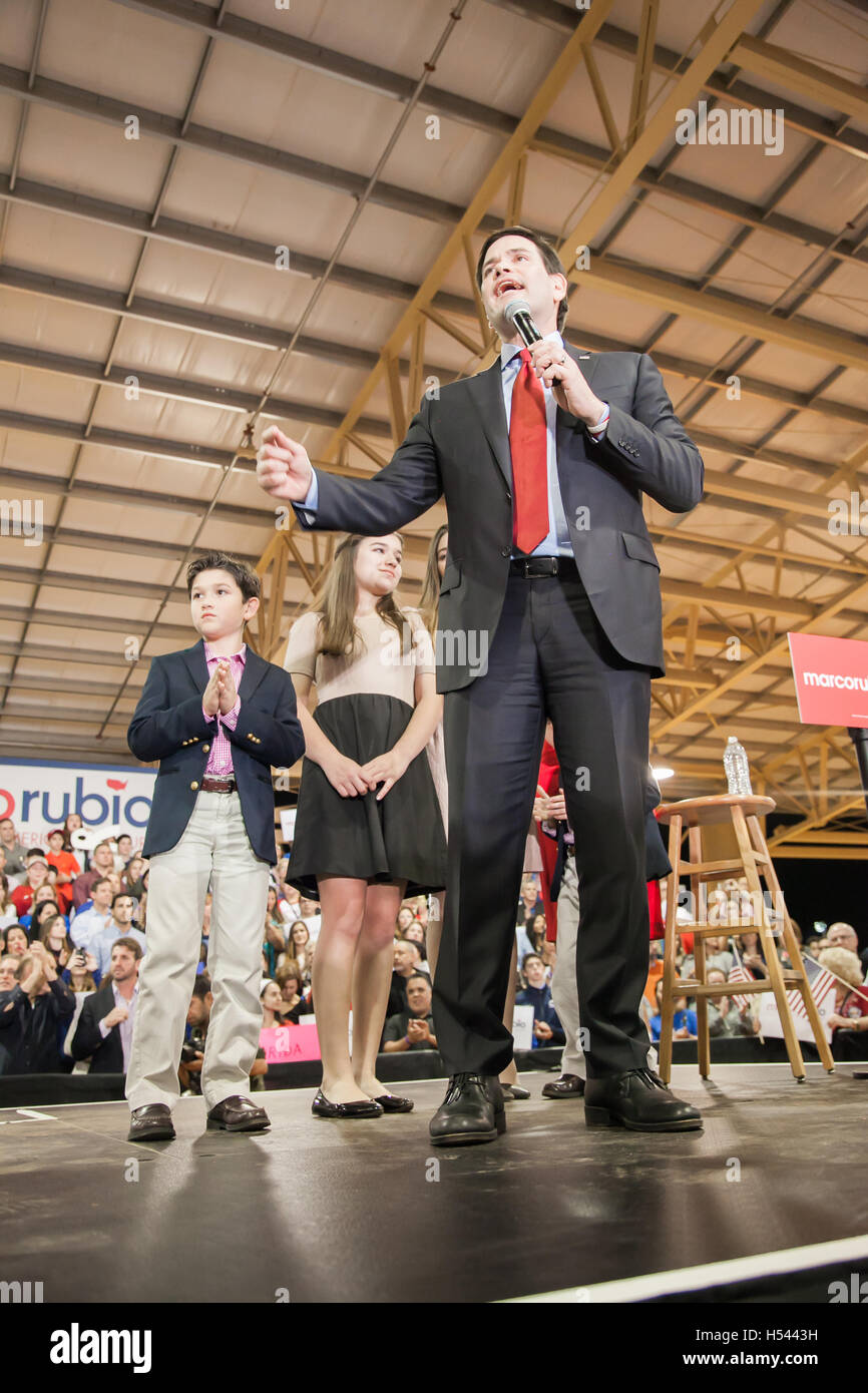 Republican presidential Candidate Marco Rubio speaks, as daughters ...