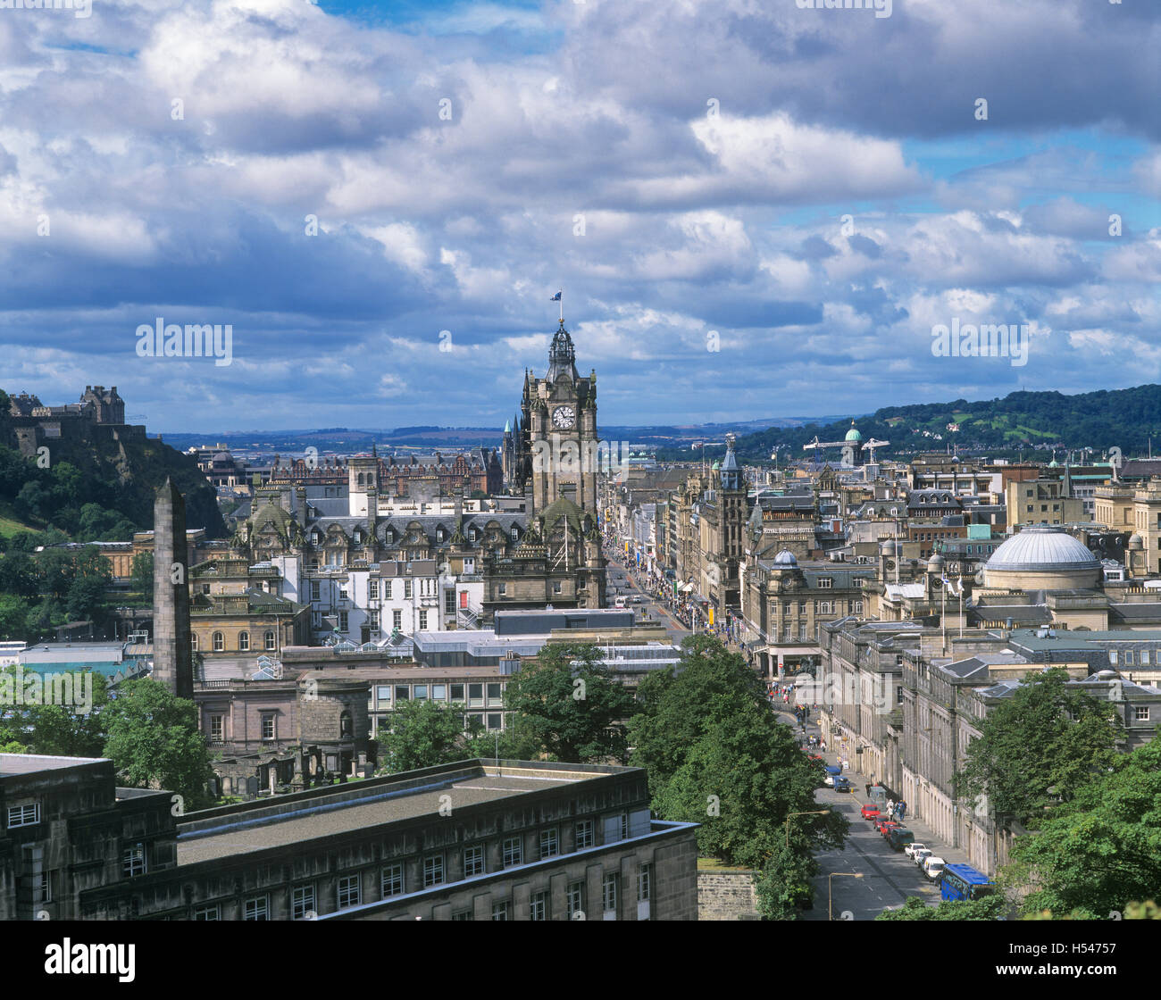 Street view in edinburgh hi-res stock photography and images - Alamy