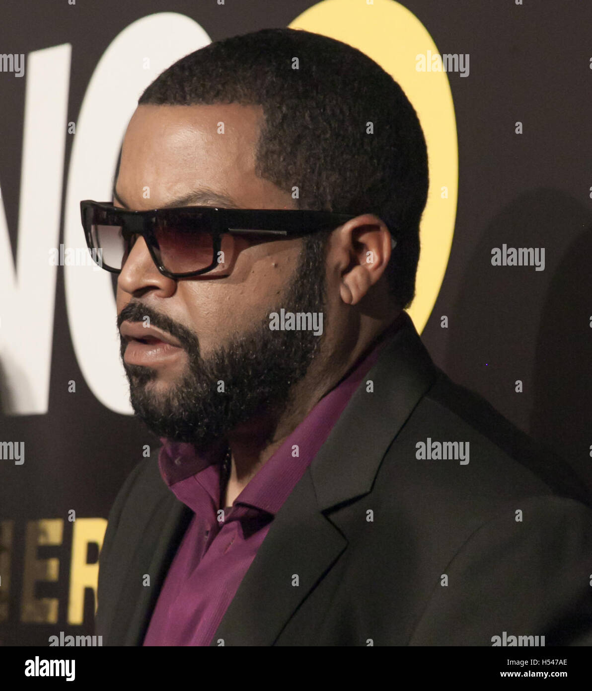 Ice Cube arriving on the Red Carpet of Ride Along 2 World Premier ...