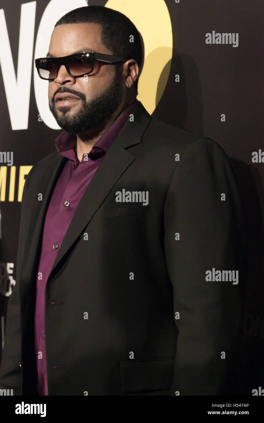 Ice Cube arriving on the Red Carpet of Ride Along 2 World Premier ...