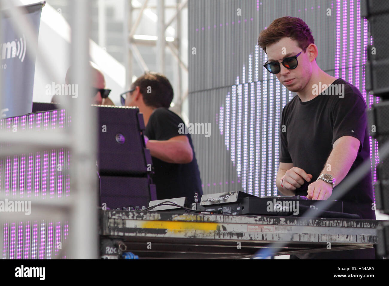 Sirius xm dj hi-res stock photography and images - Alamy