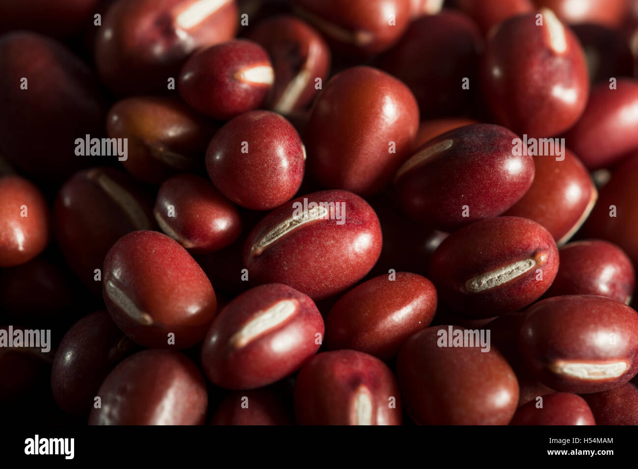 Pile raw adzuki beans hi-res stock photography and images - Alamy