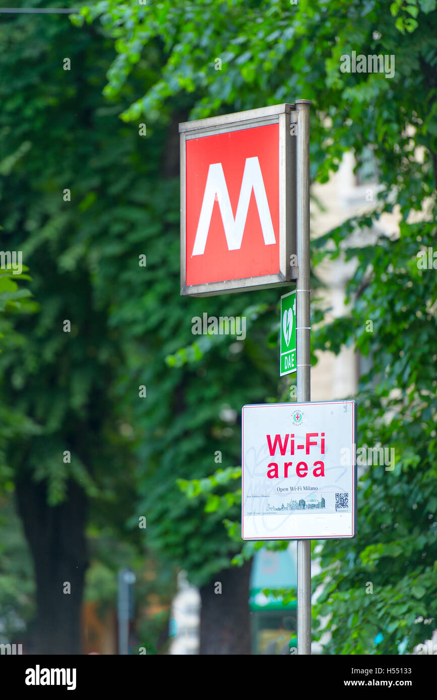 Wi fi area sign hi-res stock photography and images - Alamy