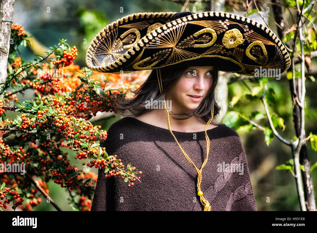 Girl mexico sombrero hi-res stock photography and images - Alamy