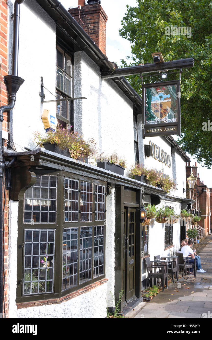 16th century Nelson Arms pub, Castle Street, Farnham, Surrey, England ...