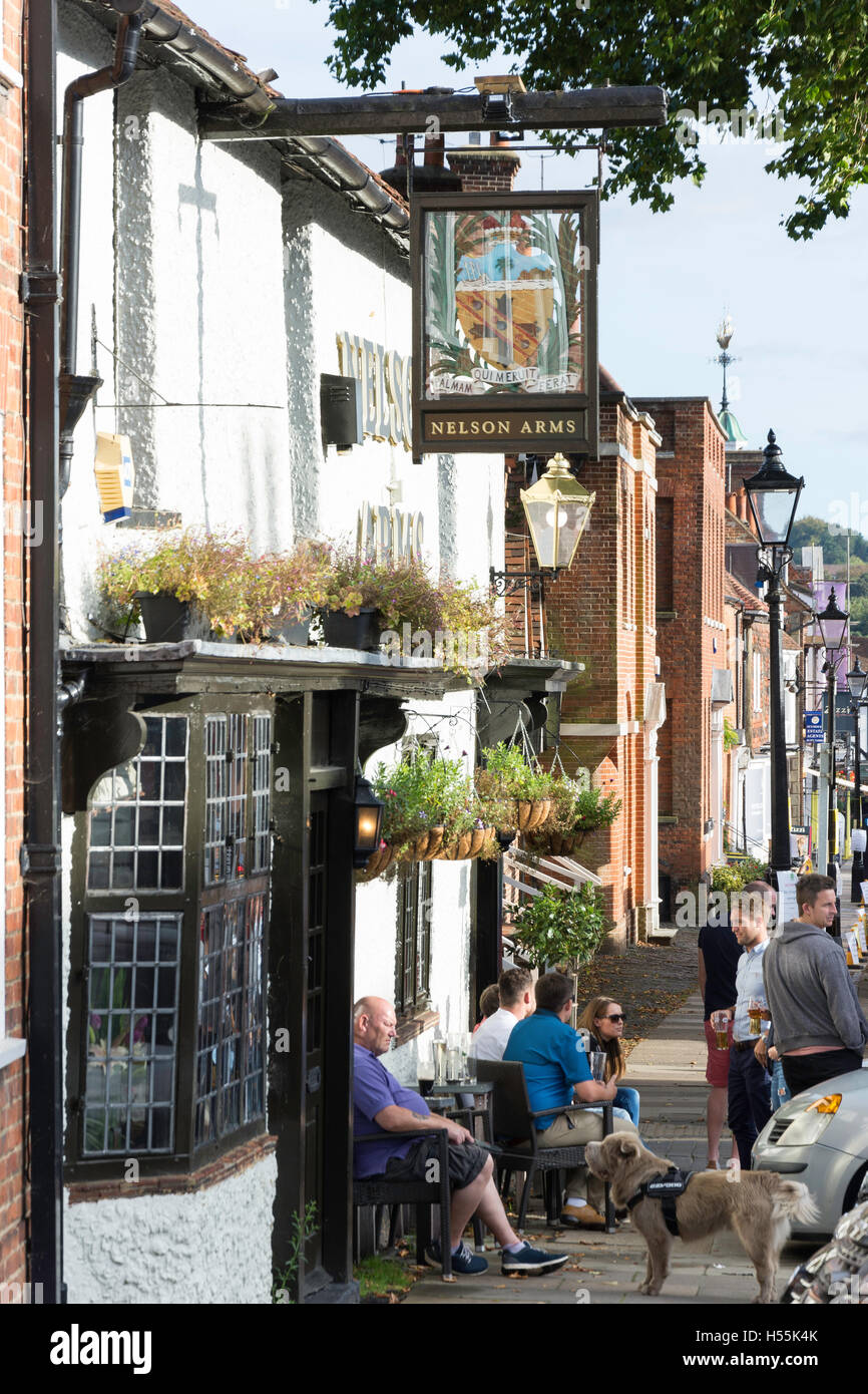 16th century Nelson Arms pub, Castle Street, Farnham, Surrey, England ...
