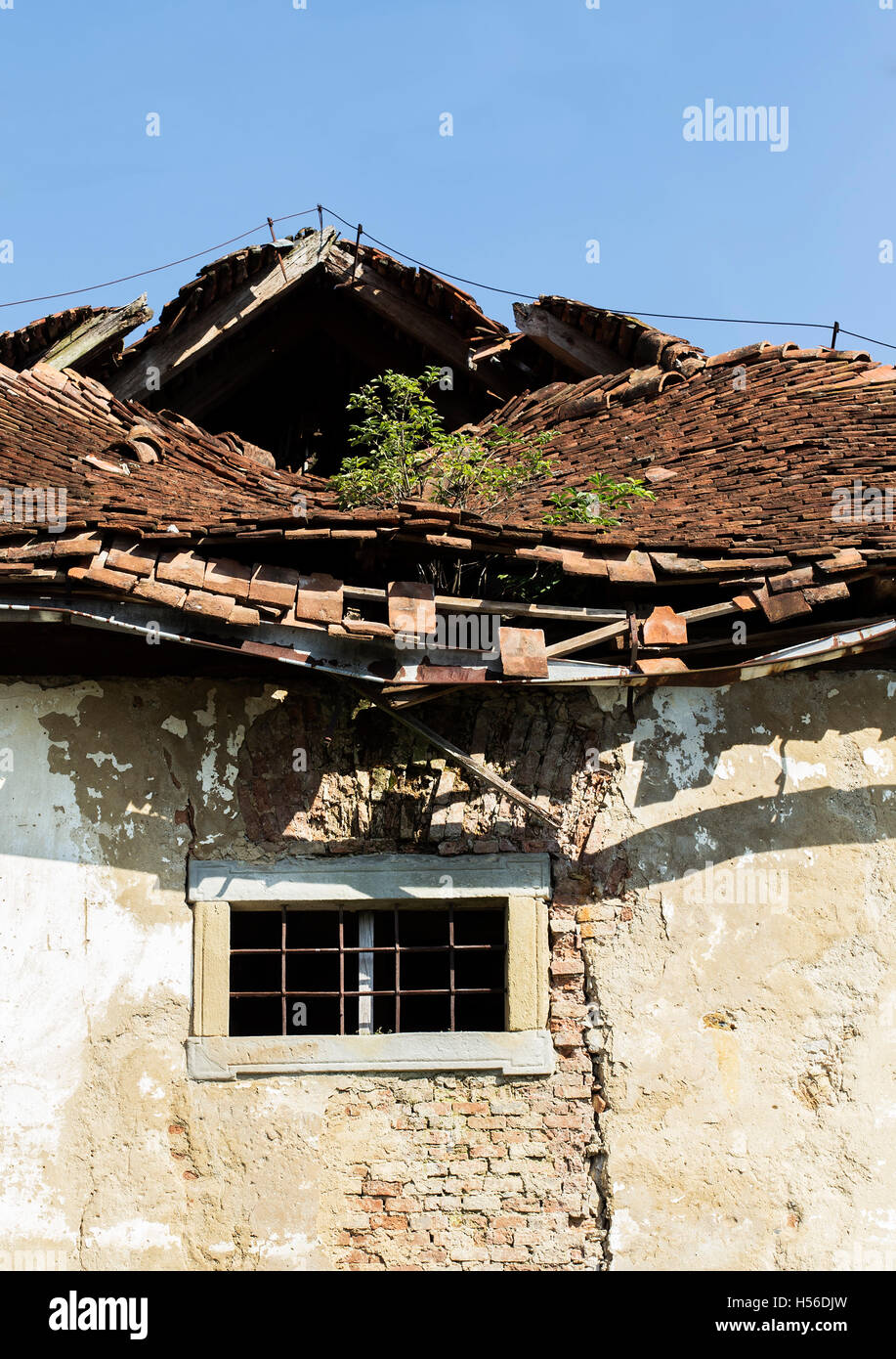 Demolished old roof on an old building Stock Photo - Alamy