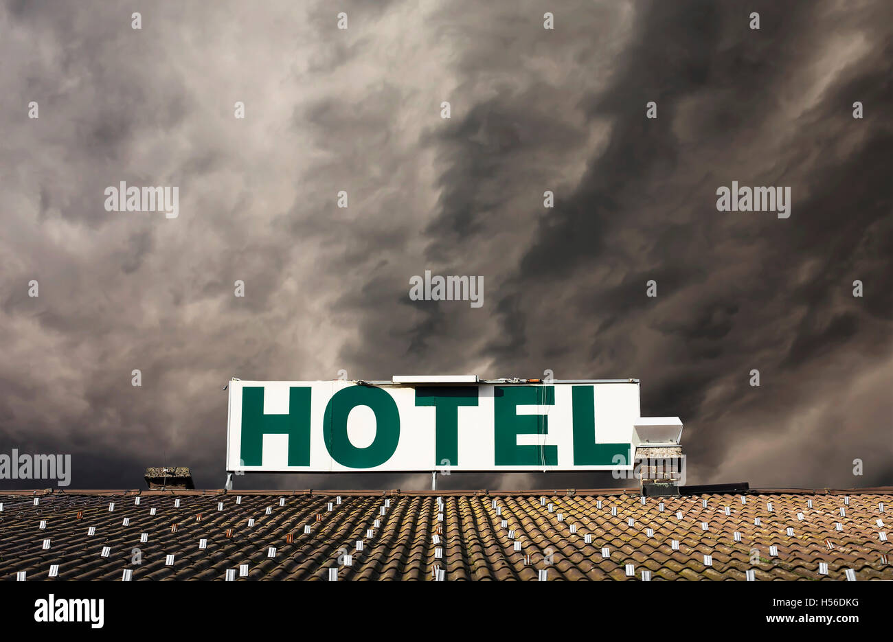 Metal sign bracket hi-res stock photography and images - Alamy