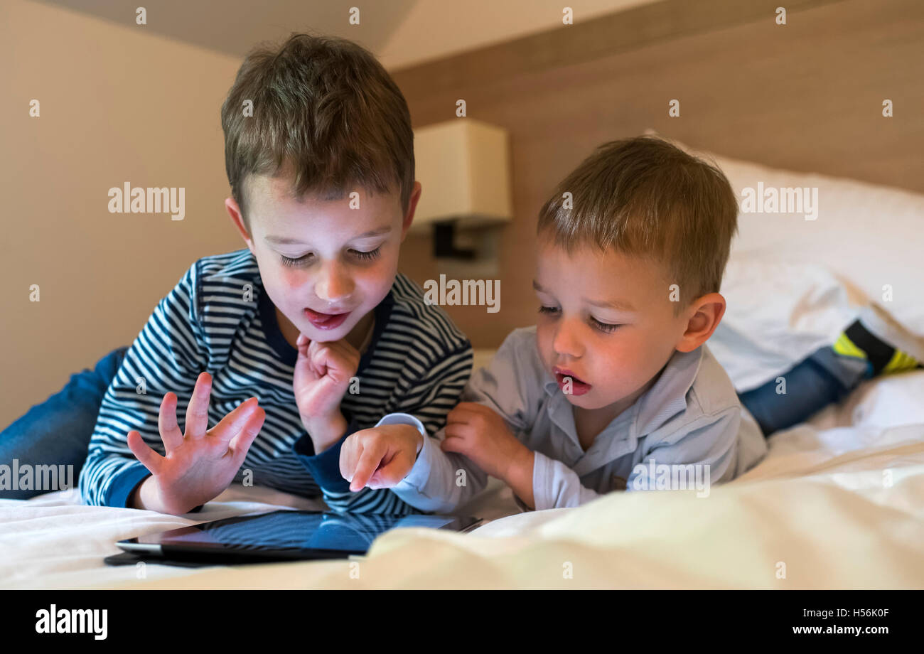 Two person bed hi-res stock photography and images - Alamy