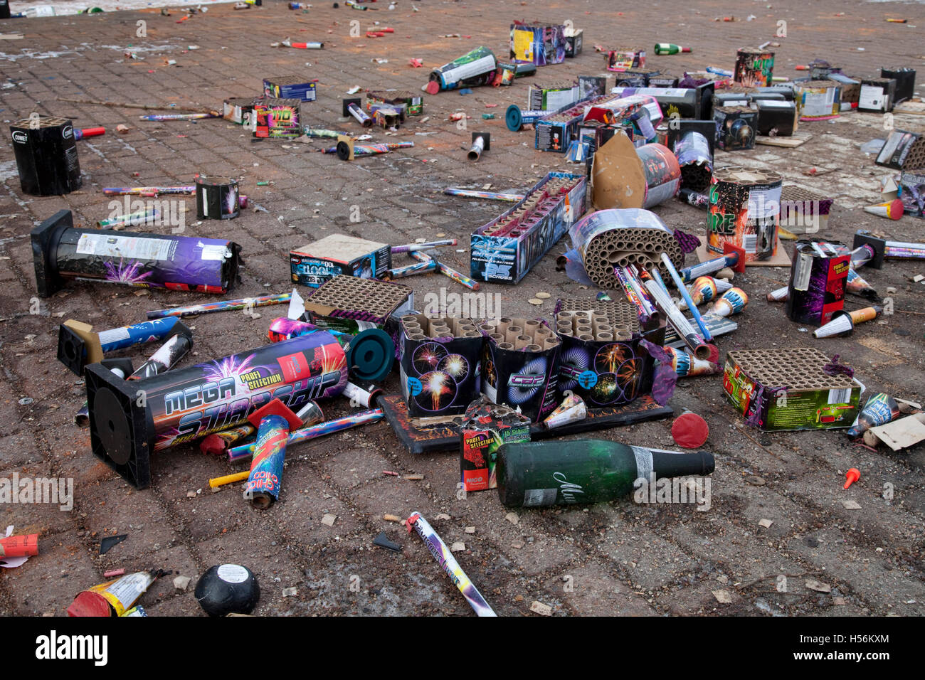 Daytime fireworks fireworks hi-res stock photography and images - Alamy