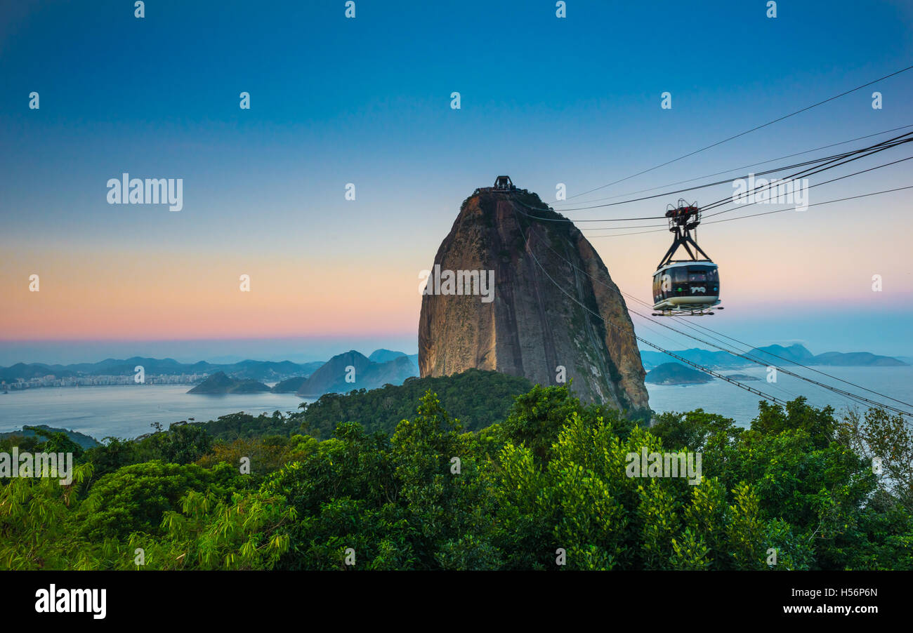Sugarloaf Mountain with cable car in the evening Stock Photo - Alamy
