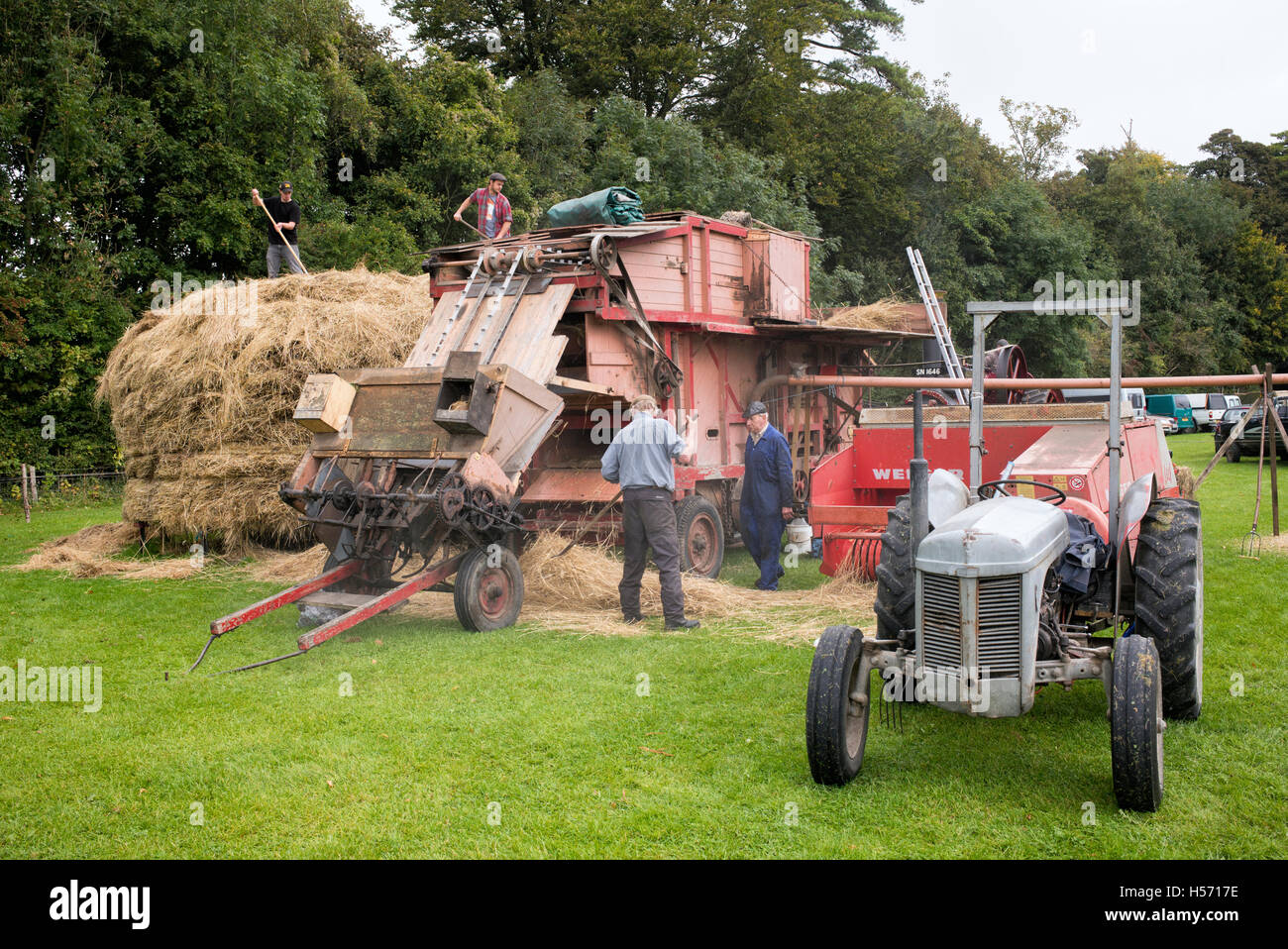 Steam threshing machine hi-res stock photography and images - Alamy
