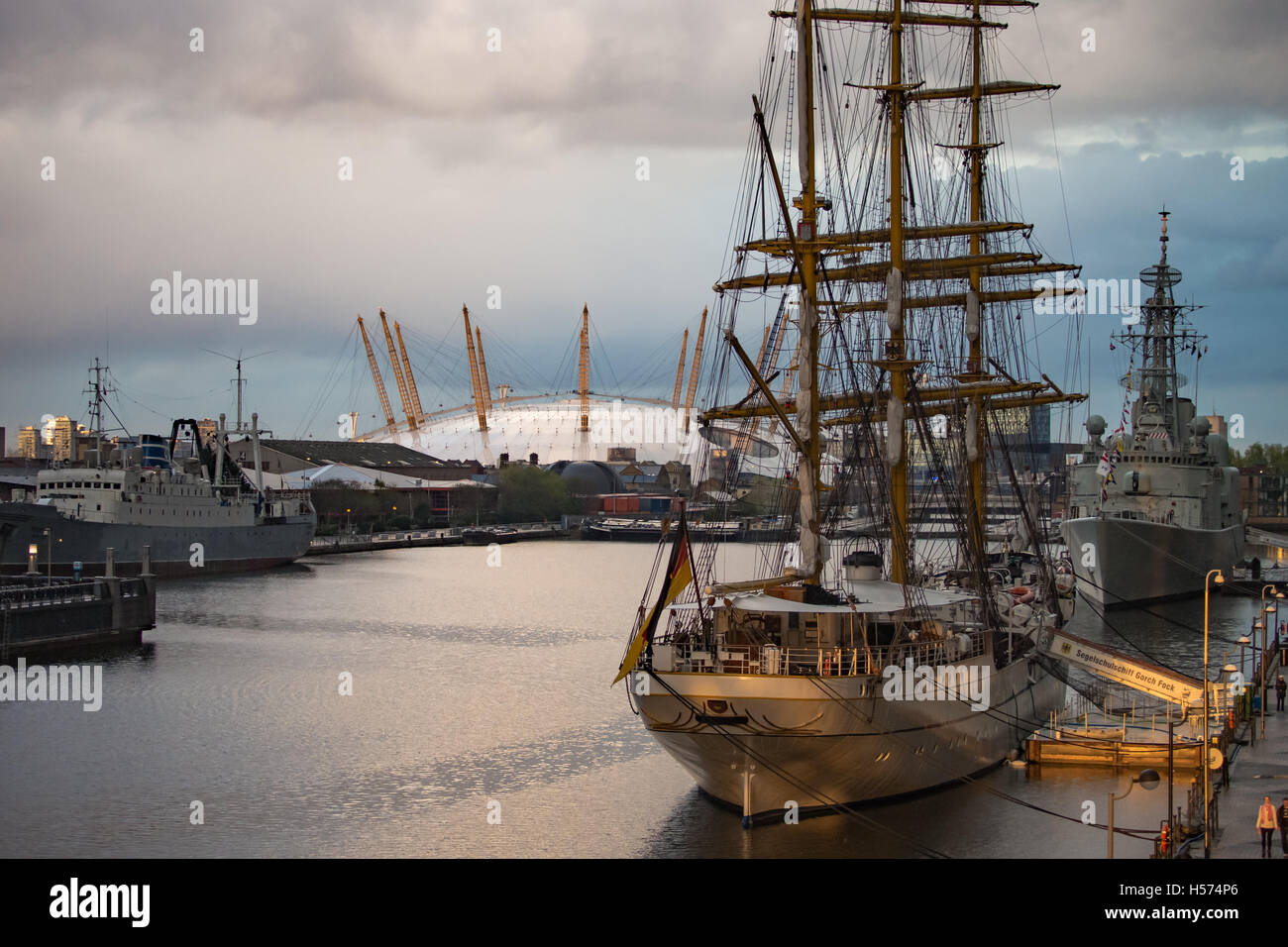Hmcs iroquois hi-res stock photography and images - Alamy