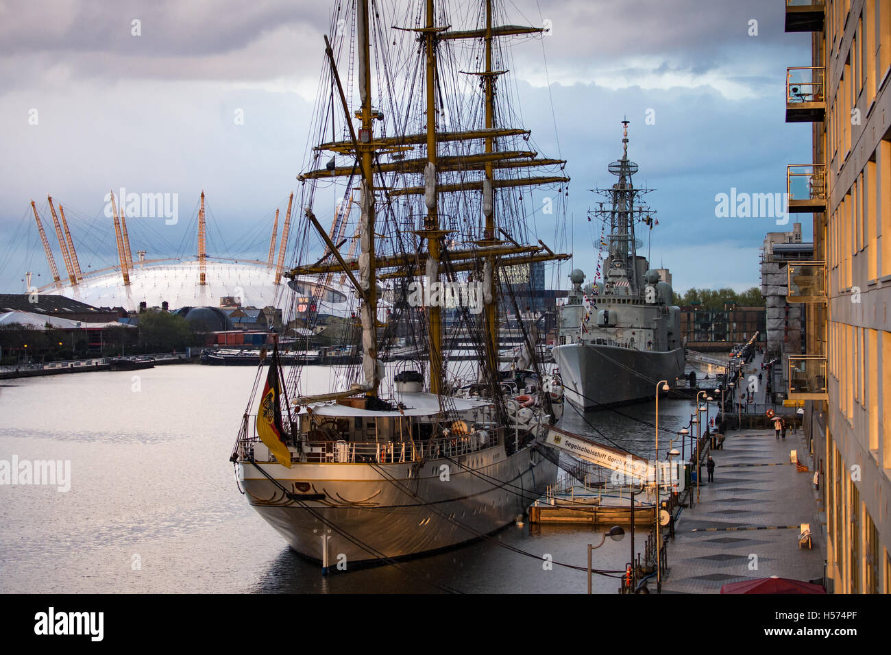 Hmcs iroquois hi-res stock photography and images - Alamy