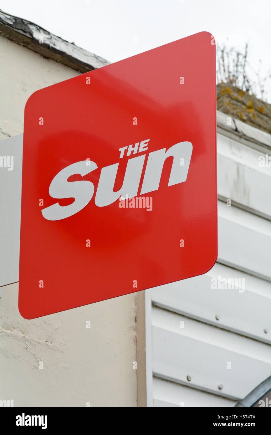 Sensationalism hi-res stock photography and images - Alamy