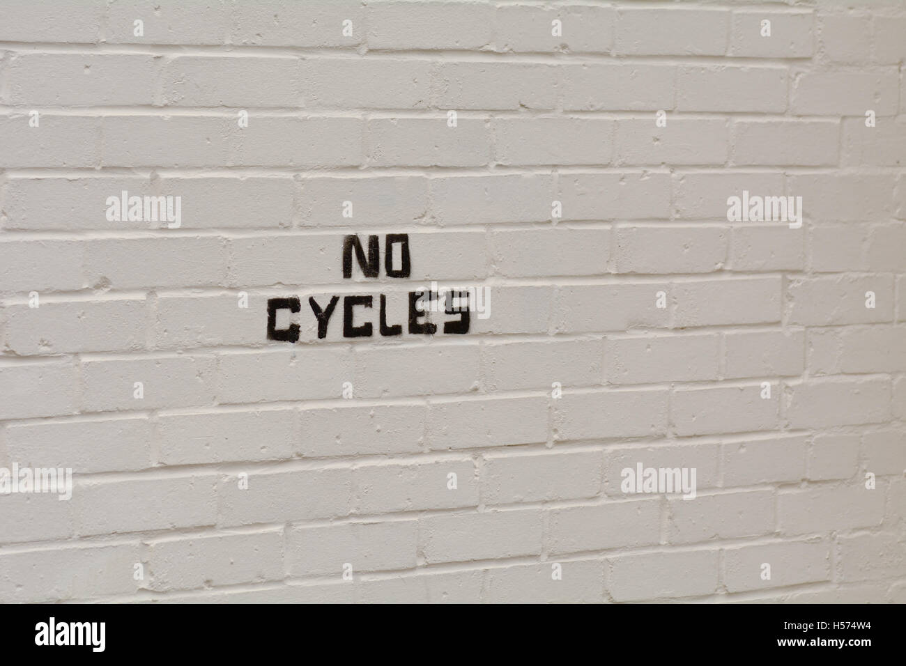 No Cycles stencil sign on wall of building Stock Photo - Alamy