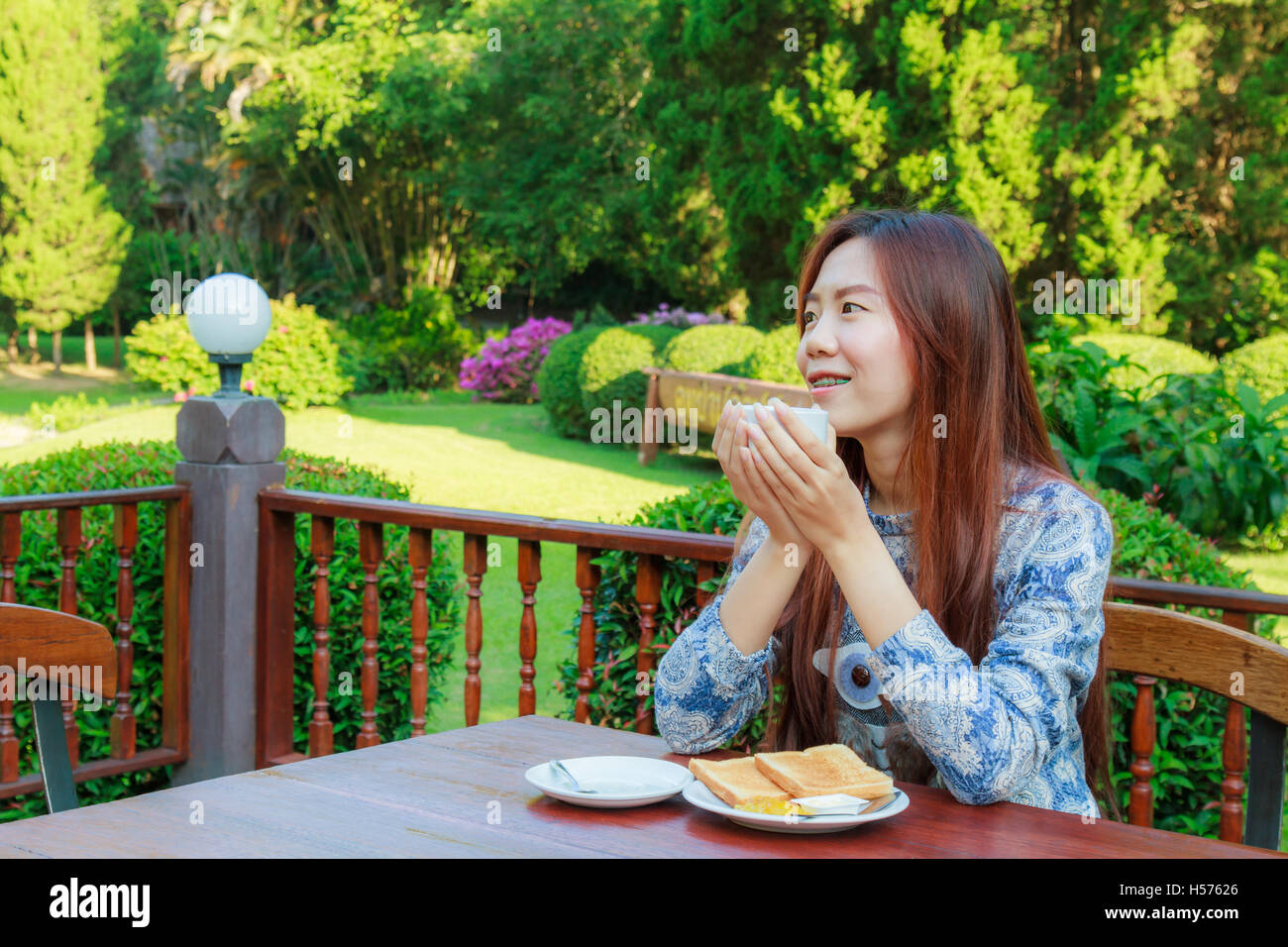 Teenage eating breakfast Stock Photo - Alamy