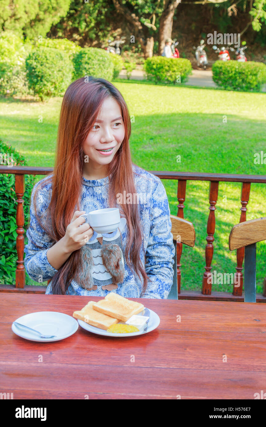 Teenage eating breakfast Stock Photo - Alamy