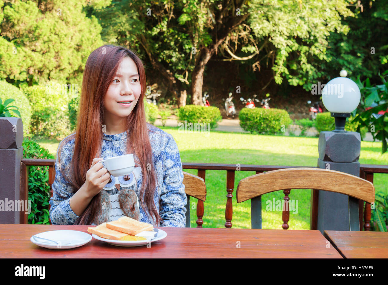 Teenage eating breakfast Stock Photo - Alamy