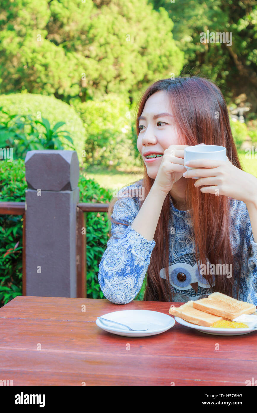 Teenage eating breakfast Stock Photo - Alamy