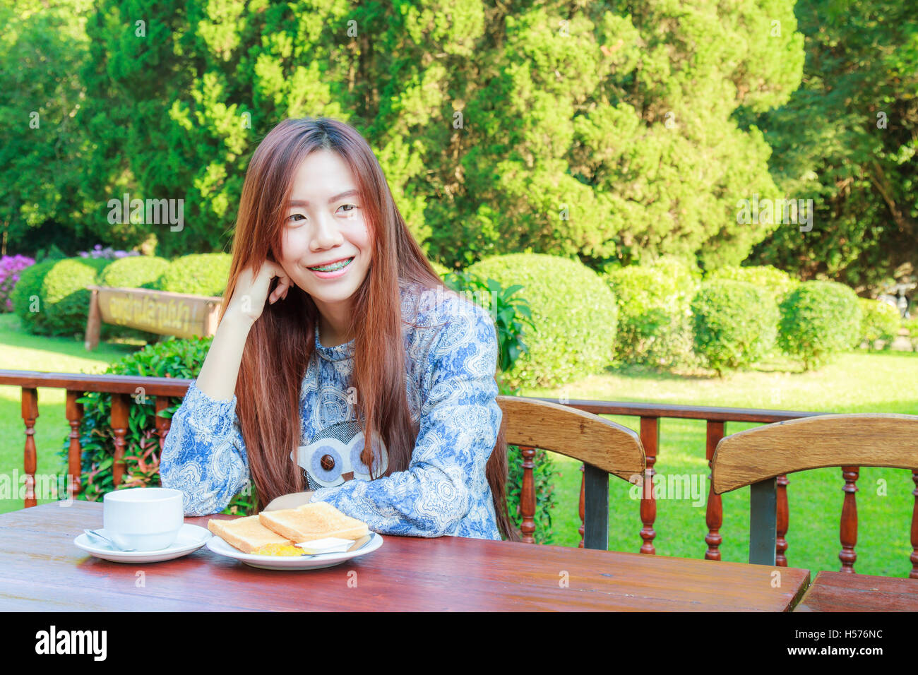 Teenage eating breakfast Stock Photo - Alamy