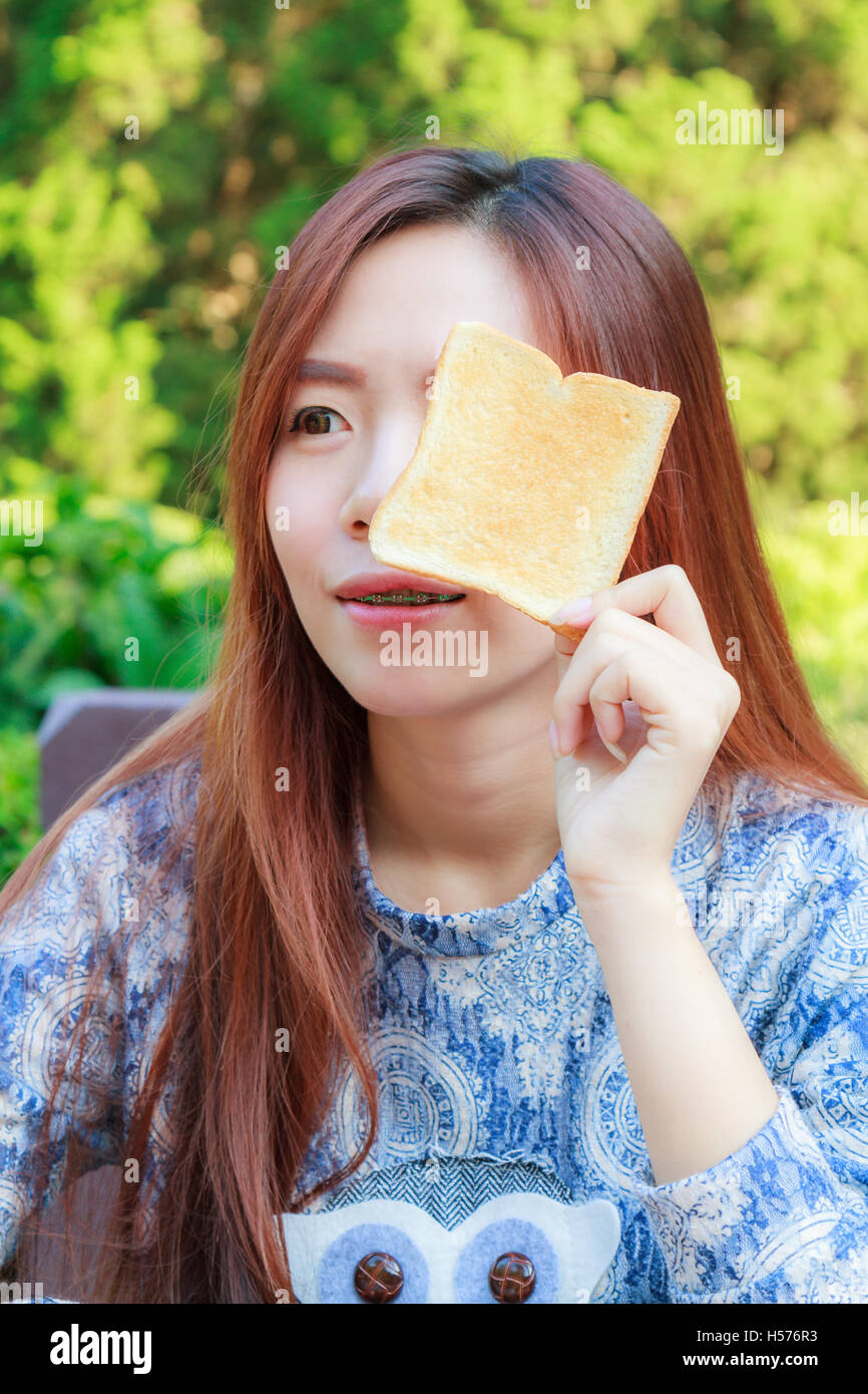 Teenage eating breakfast Stock Photo - Alamy