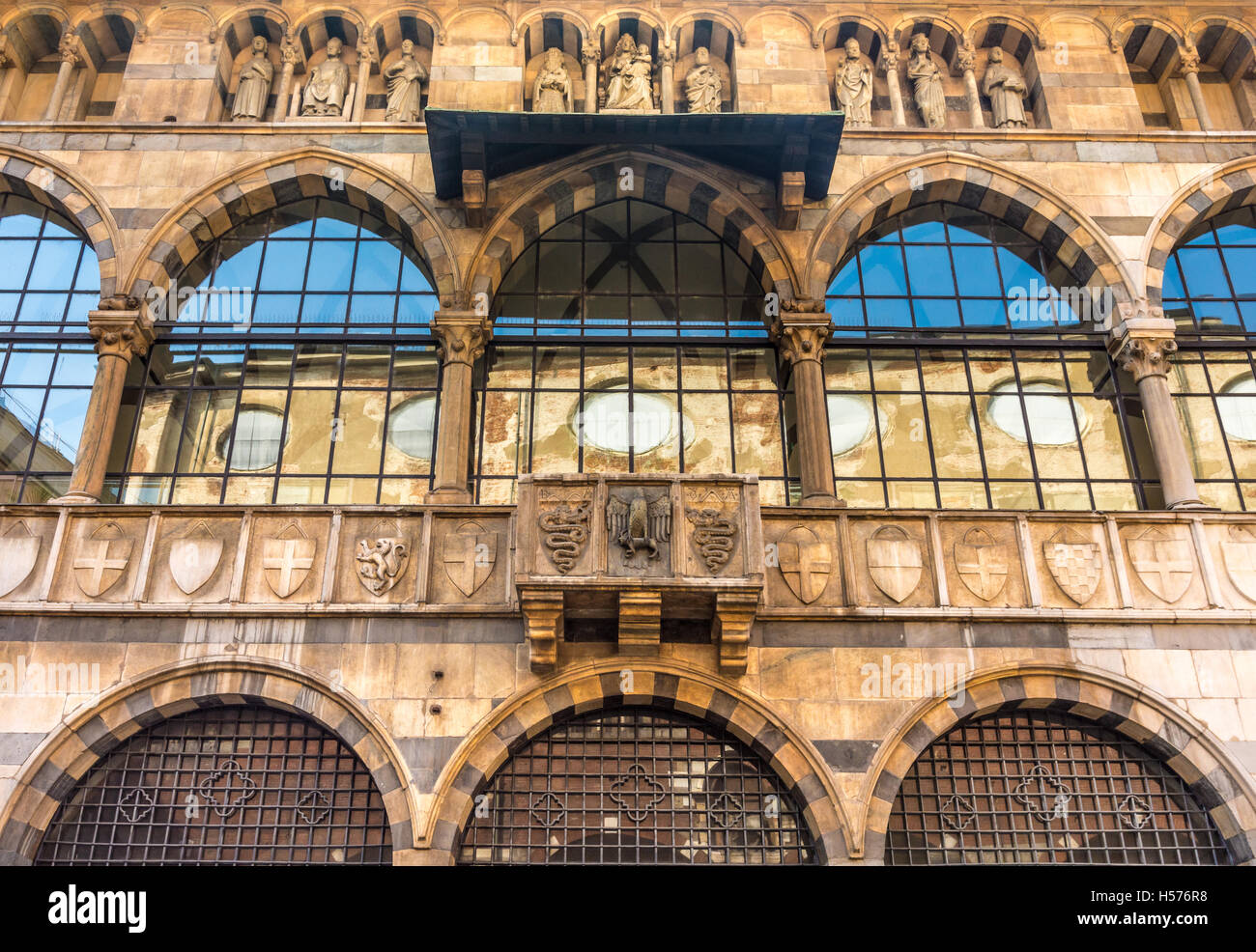 Piazza Mercanti ("Merchants Square") a central city square of Milan ...