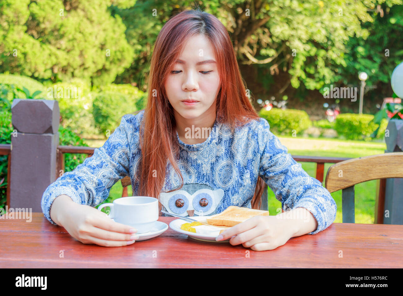 Teenage eating breakfast Stock Photo - Alamy