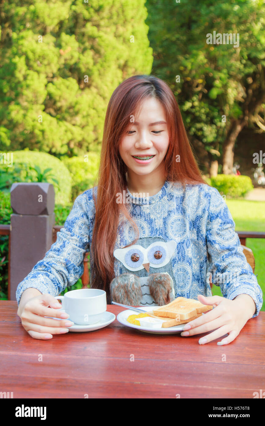 Teenage eating breakfast Stock Photo - Alamy