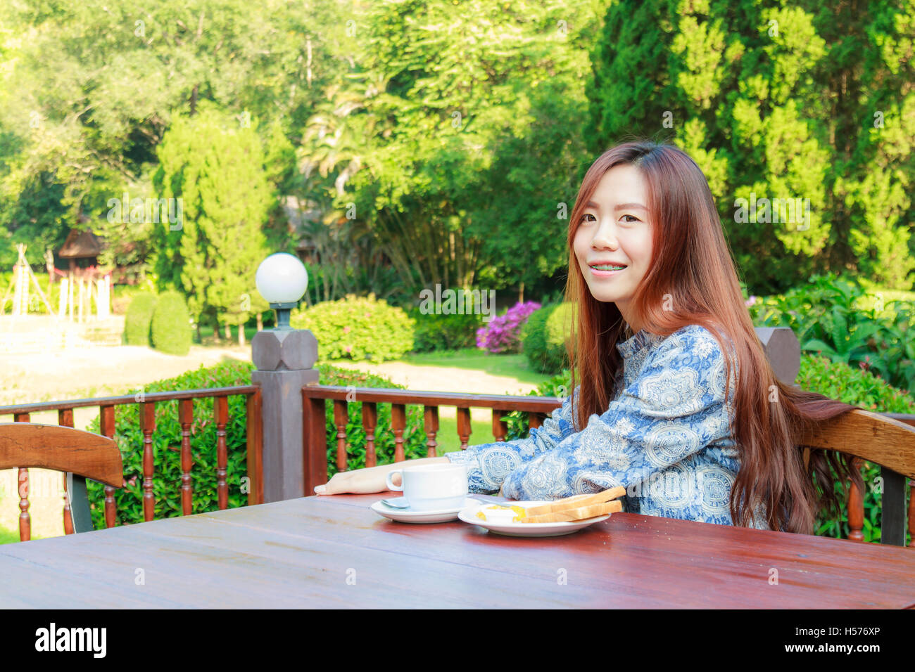 Teenage eating breakfast Stock Photo - Alamy
