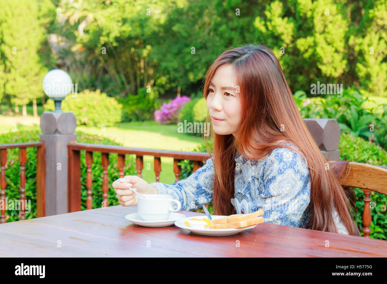 Teenage eating breakfast Stock Photo - Alamy