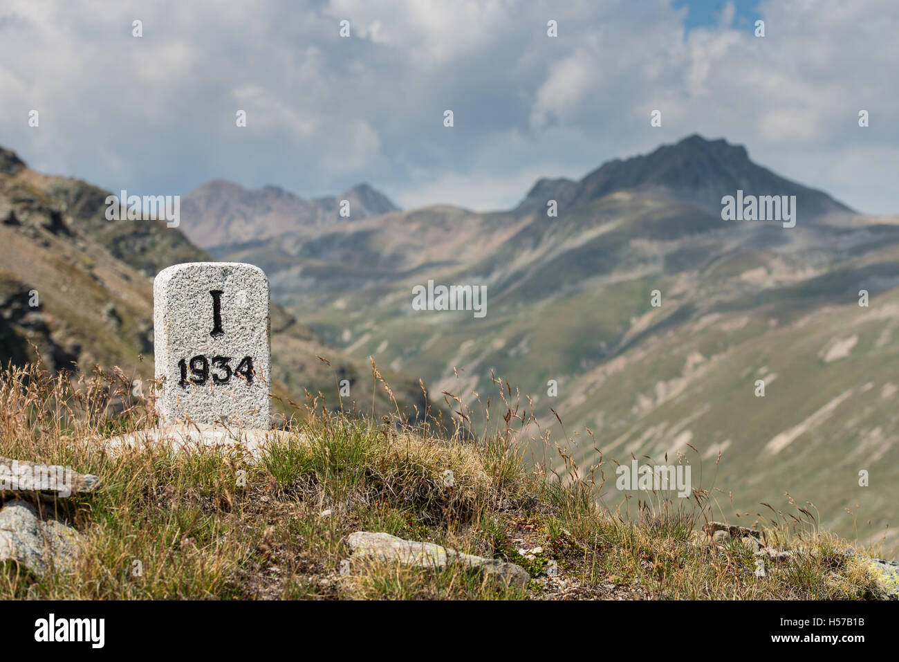 State line Italian Swiss Alps Stock Photo - Alamy