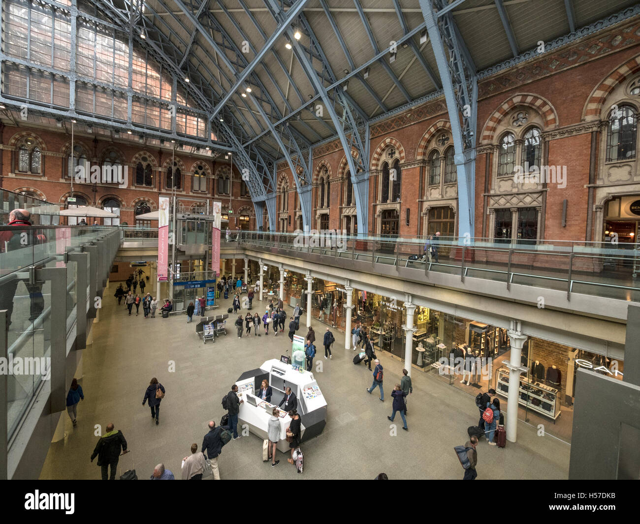 St pancras hi-res stock photography and images - Alamy