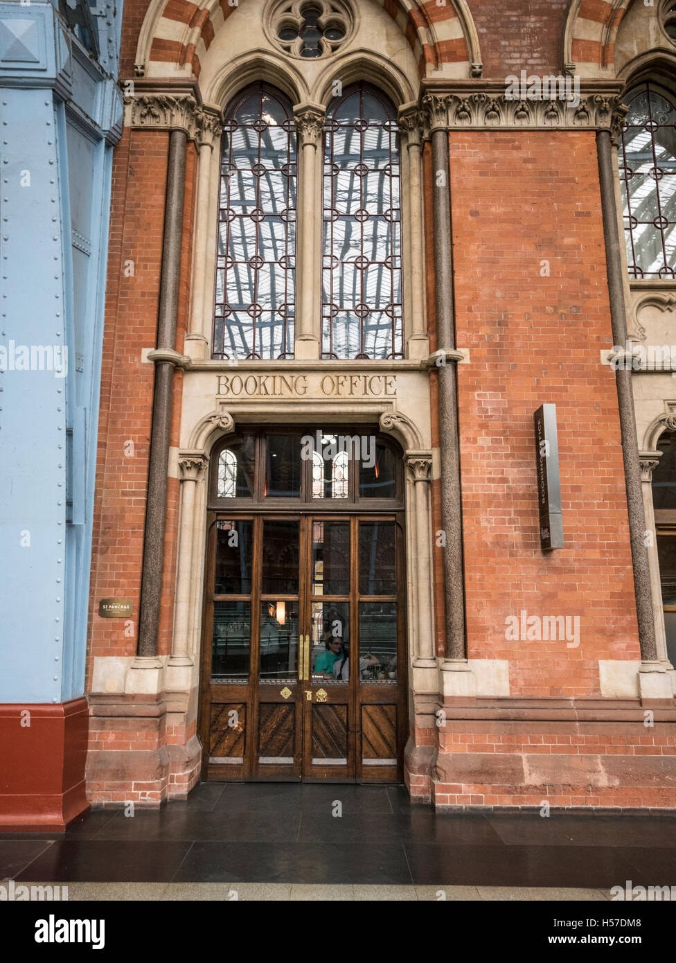 Victorian office hi-res stock photography and images - Alamy