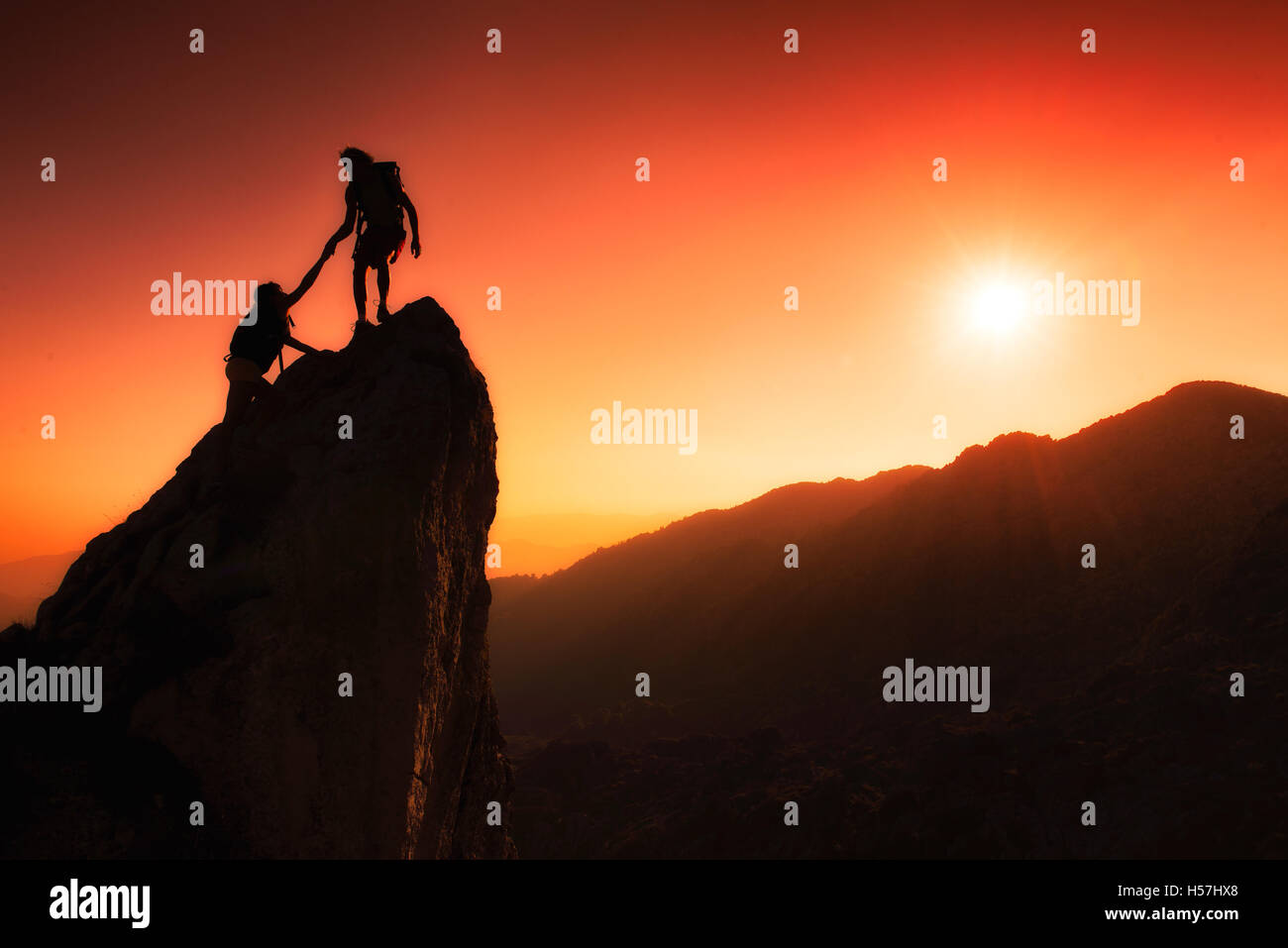 Teamwork climbing hi-res stock photography and images - Alamy