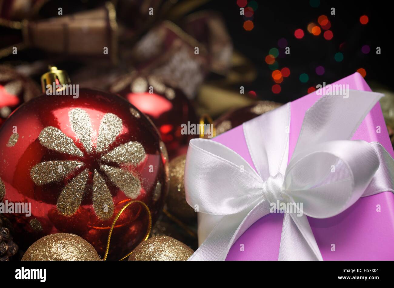 Gift box violet ribbon hi-res stock photography and images - Alamy