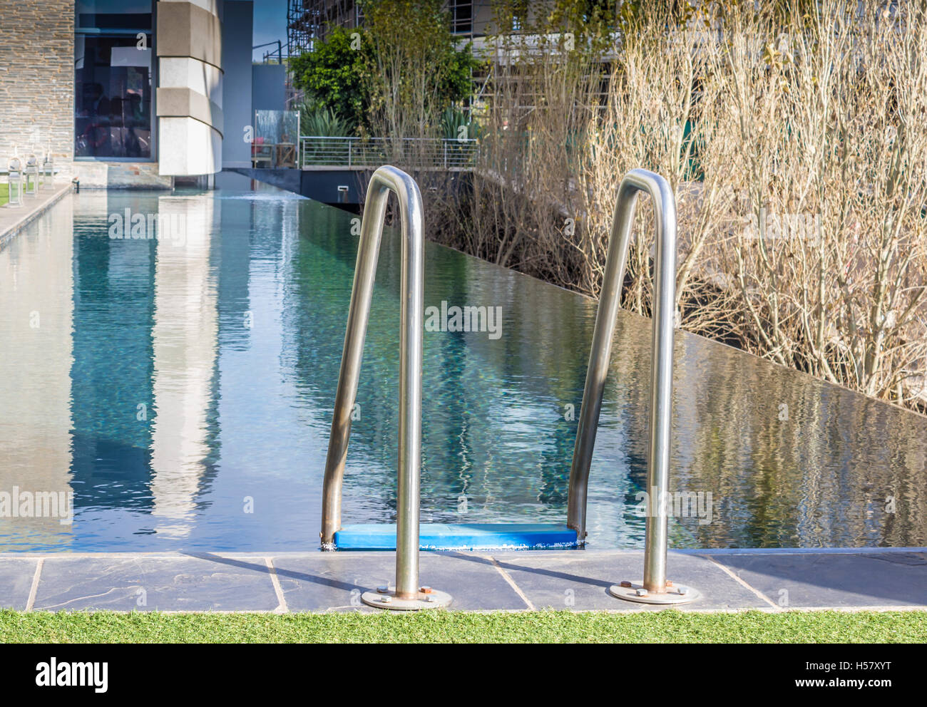 Step ladder into infinity pool Stock Photo - Alamy