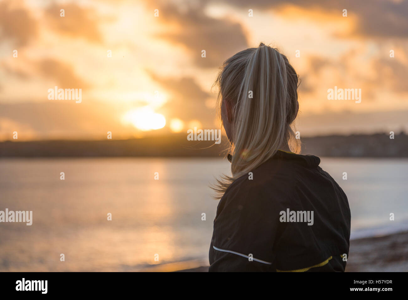 Girl watching the sunset hi-res stock photography and images - Alamy