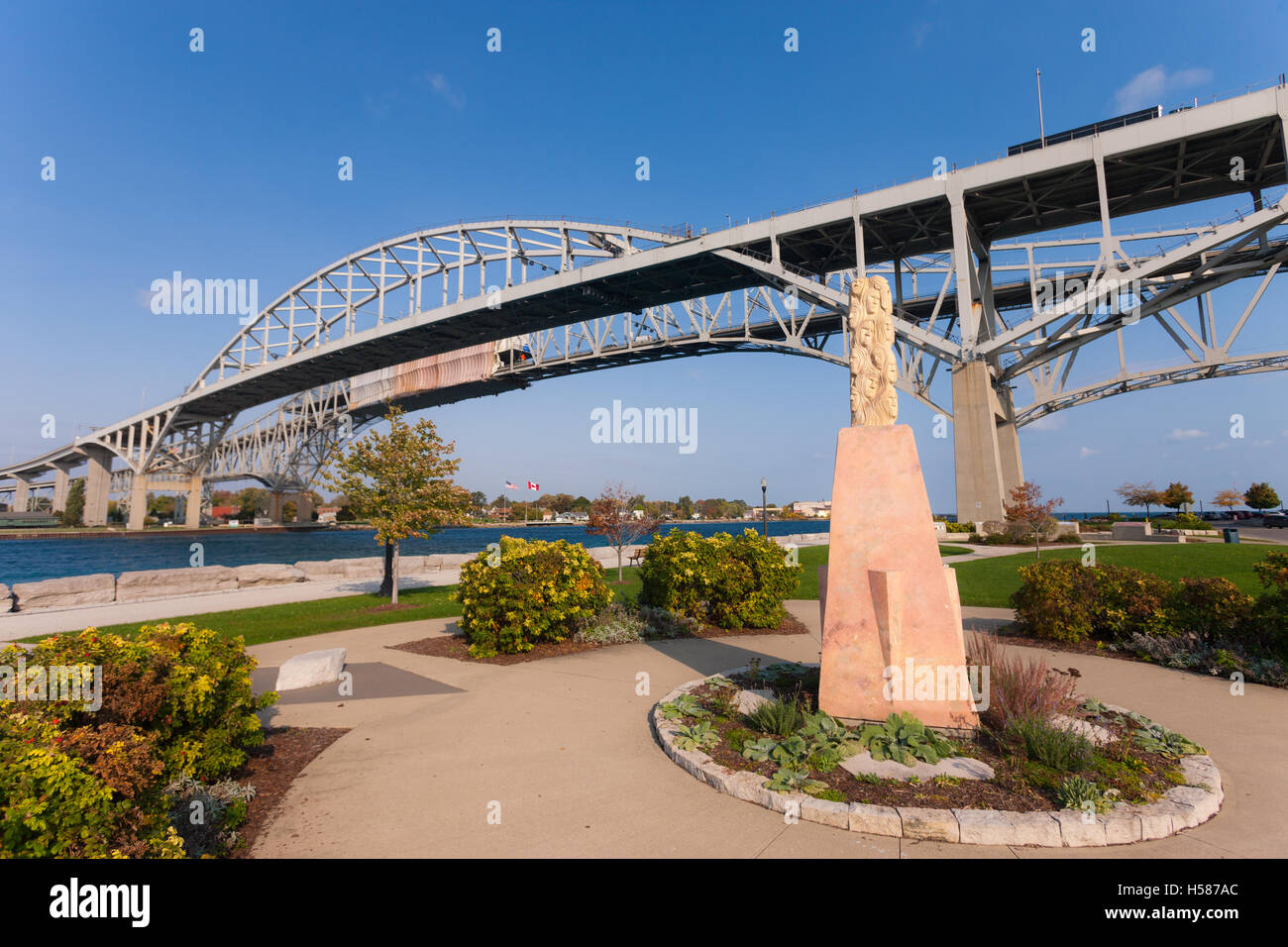 The Bluewater Bridge spanning the St. Clair River connects Sarnia ...