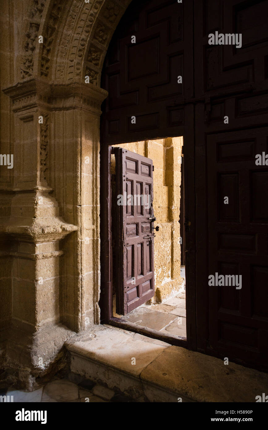 Heavy door hi-res stock photography and images - Alamy