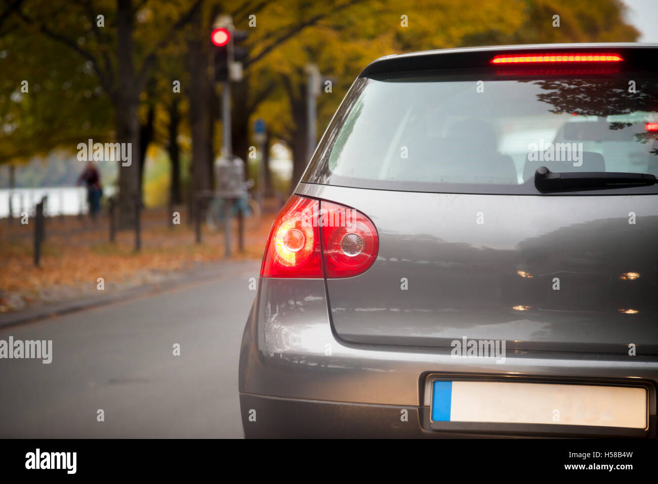 car stands on a red traffic light Stock Photo - Alamy