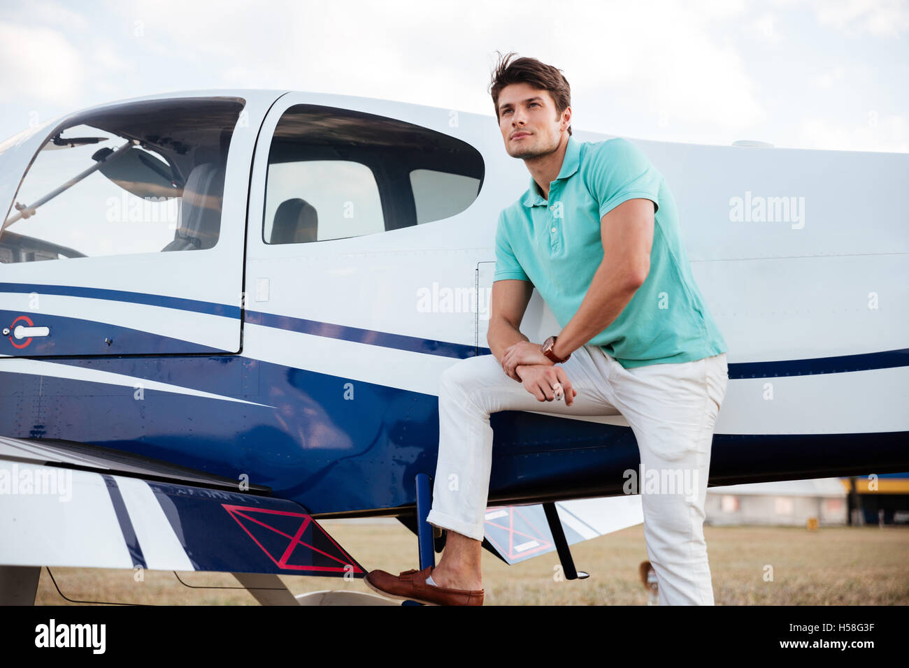 Standing aircraft hi-res stock photography and images - Alamy