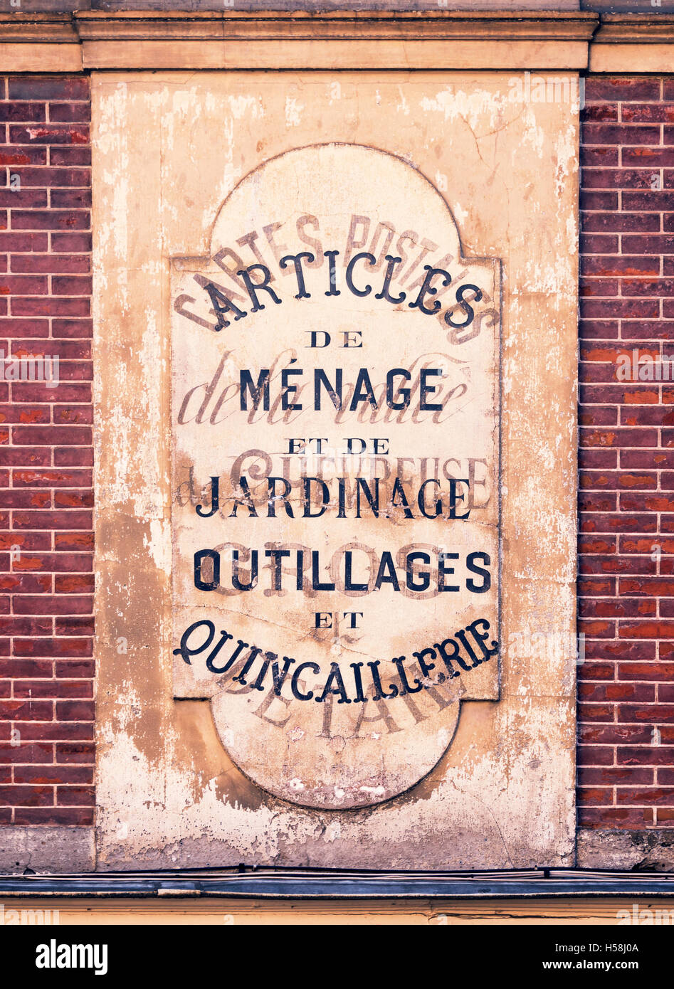 Vintage hardware store sign hi-res stock photography and images - Alamy