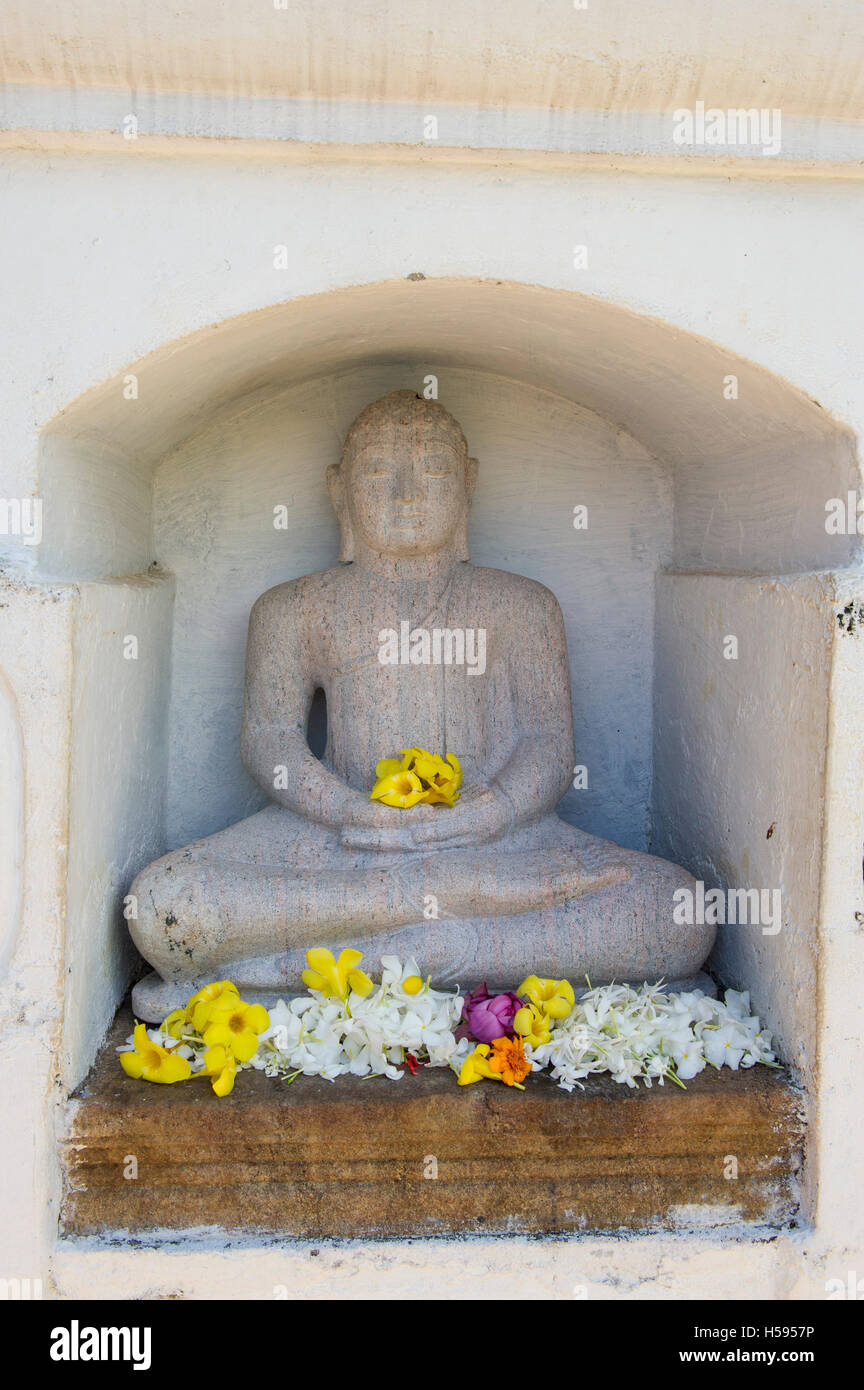 Buddha statue, Isurumunjya temple, Isurumuni Maha Vihara, Anuradhapura ...