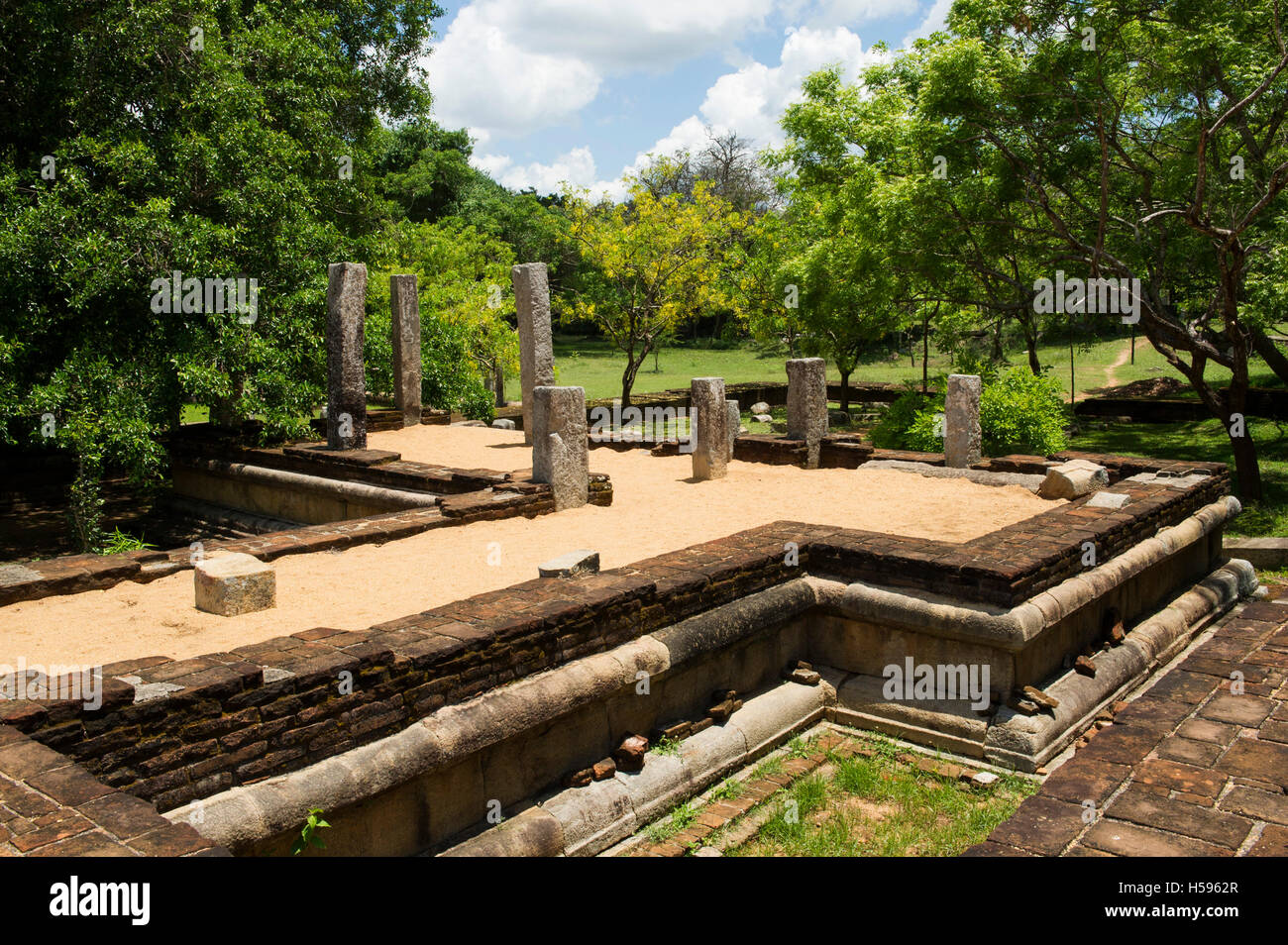 Ancient ruins Ratnaprasada, Anuradhapura, Sri Lanka Stock Photo - Alamy