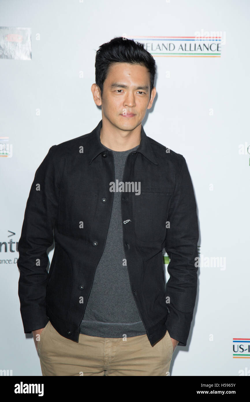 John cho attends 2016 oscar wilde hi-res stock photography and images ...