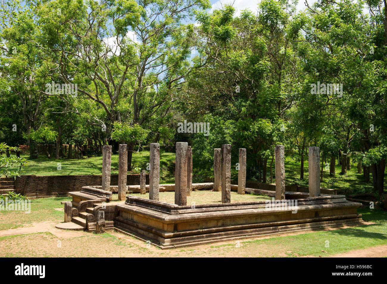 Abhayagiri Buddhist Monastery ruins, Anuradhapura, Sri Lanka Stock Photo - Alamy