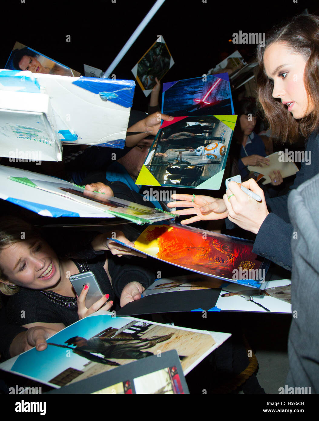 Daisy Ridley signs autographs at 2016 Oscar Wilde: Honoring the Irish ...