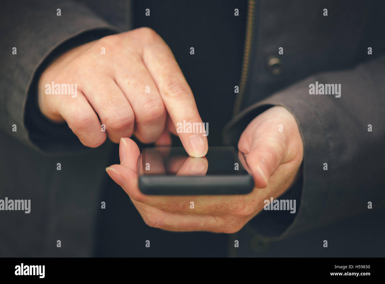 Hands using mobile hi-res stock photography and images - Alamy