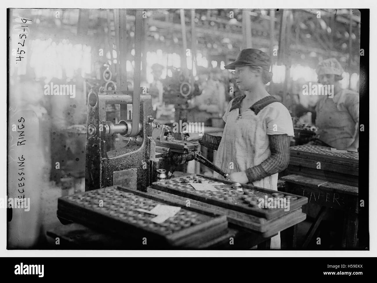 Recessing r refers to a specific architectural or design feature ...